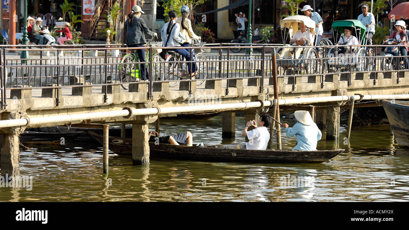 Ducking people hi-res stock photography and images - Alamy