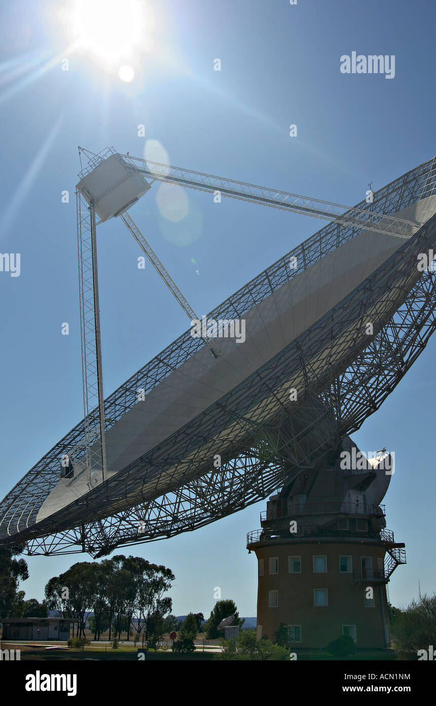 the huge satellite dish that is the receiver for parkes radio telescope ...