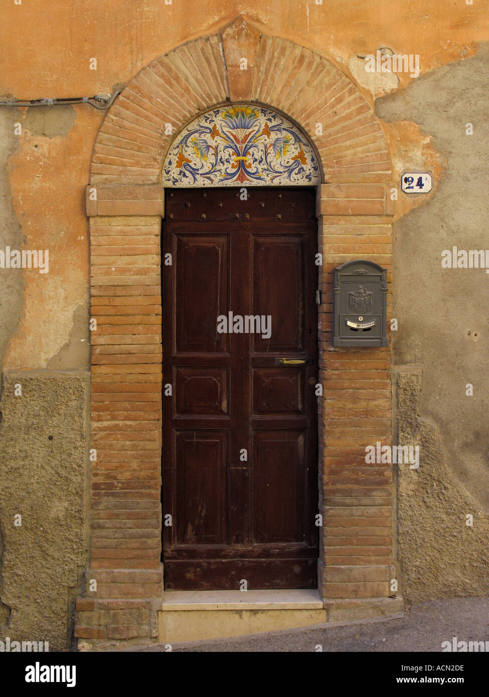 Door lintel decoration hi-res stock photography and images - Alamy