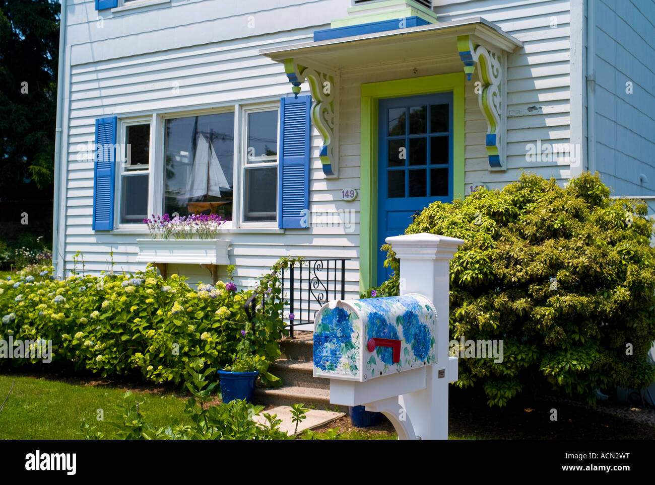 Quaint home hi-res stock photography and images - Alamy