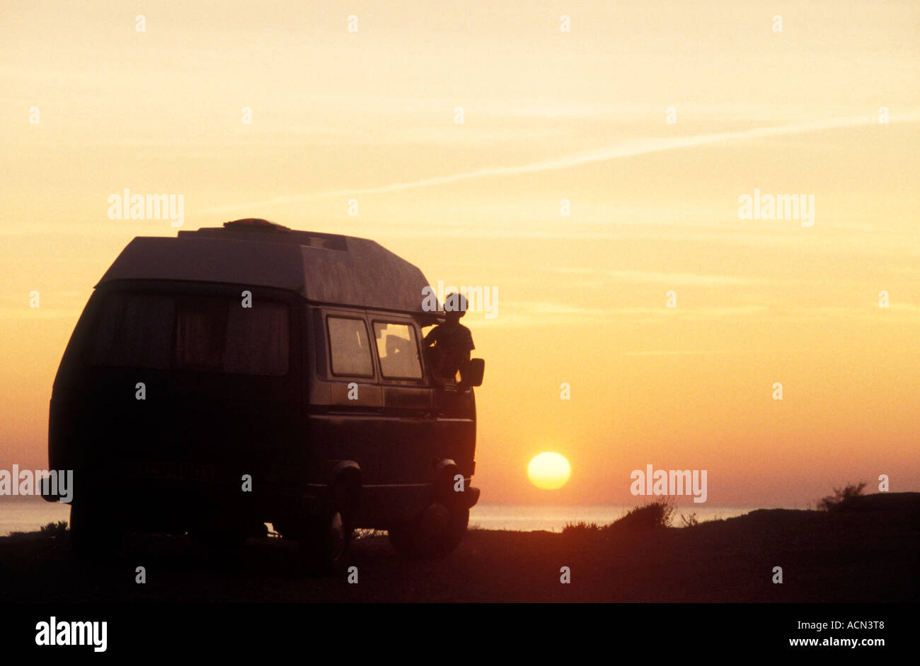 Kombi VW at sunset, photo by Bruce Miller Stock Photo - Alamy