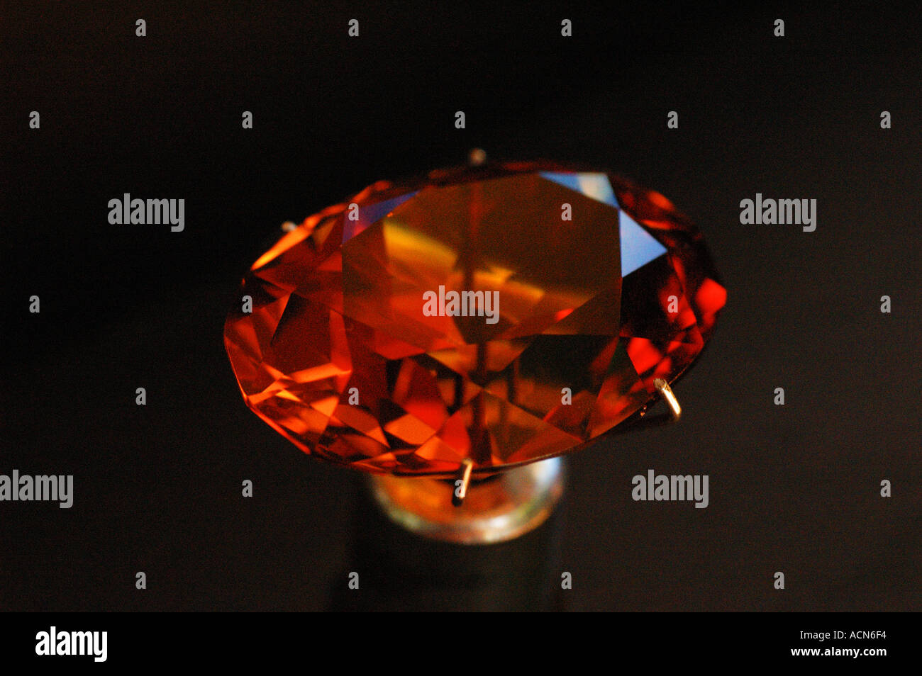 Rare and precious minerals gallery hi-res stock photography and images ...