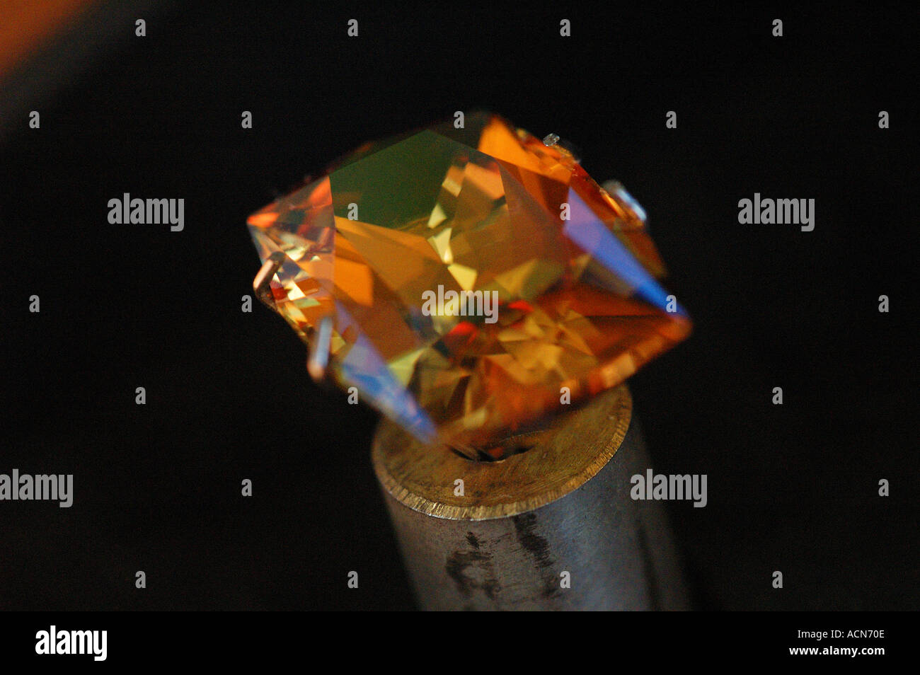 Huge thumb sized yellow sapphire 150k Rubyvale Gem gallery Queensland ...