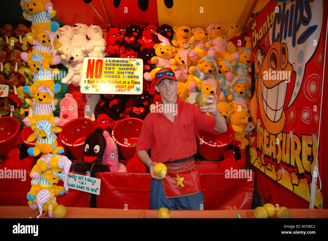 prize game in sideshow alley dsc 1948 Stock Photo - Alamy