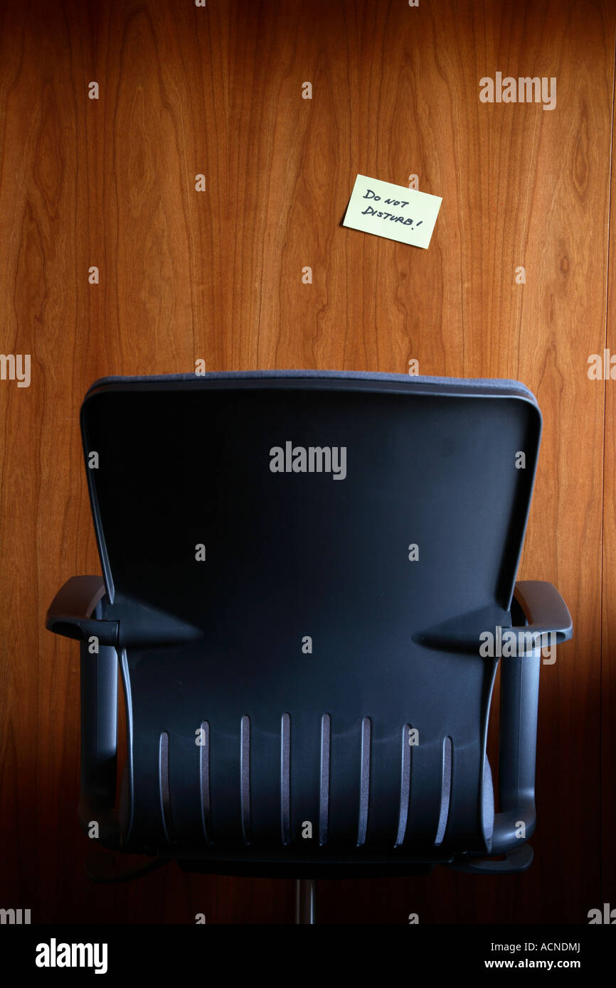 do not disturb written on post it note memo Stock Photo - Alamy