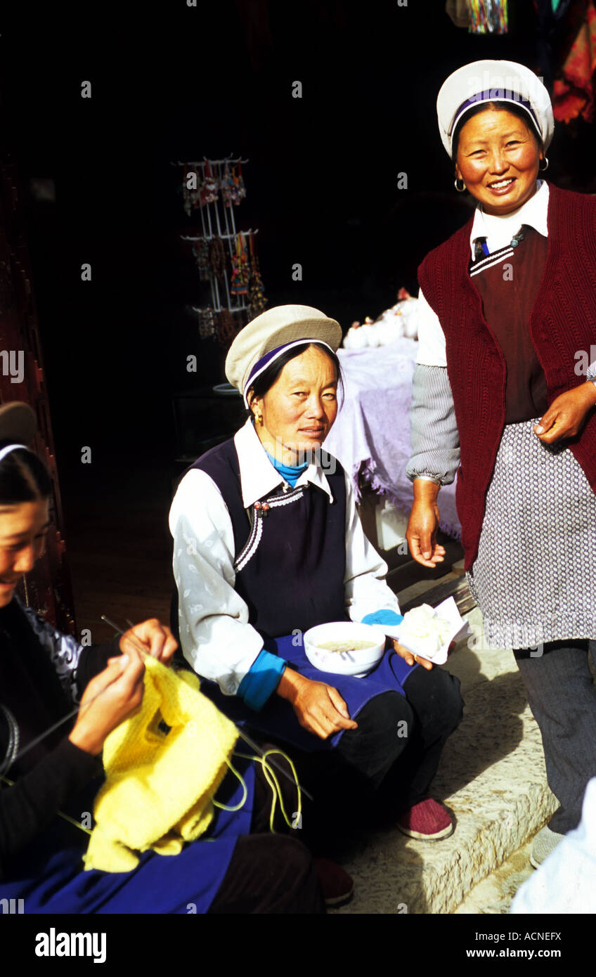 Bai women smile, Shangri La, China Stock Photo - Alamy