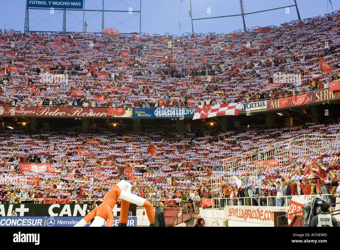 Crowded stands of Sanchez Pizjuan stadium before UEFA Cup 2006 ...