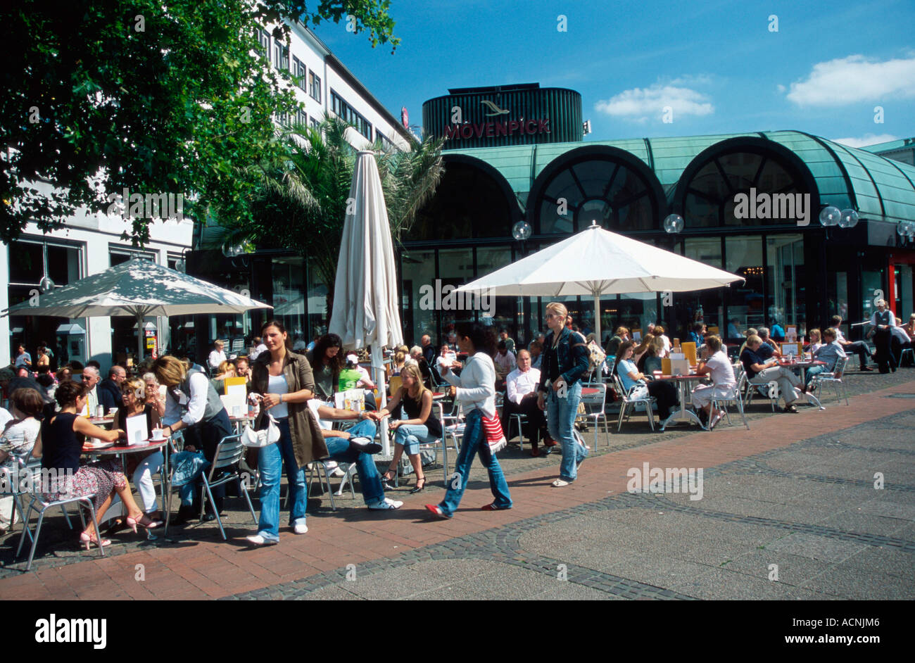 Pavement cafe / Hanover Stock Photo - Alamy