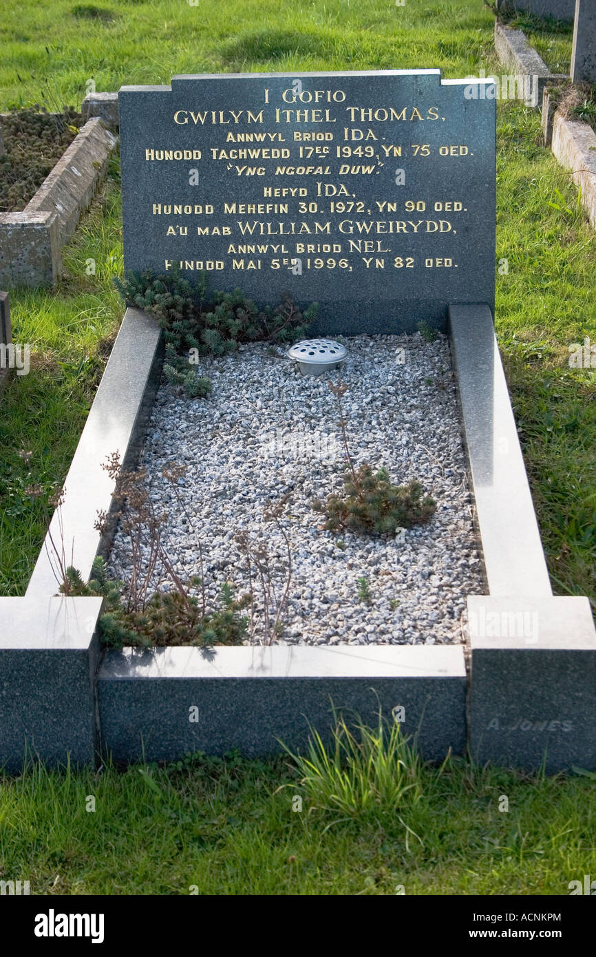 Welsh language marble headstone on grave in Cathays Cemetery Cardiff UK ...