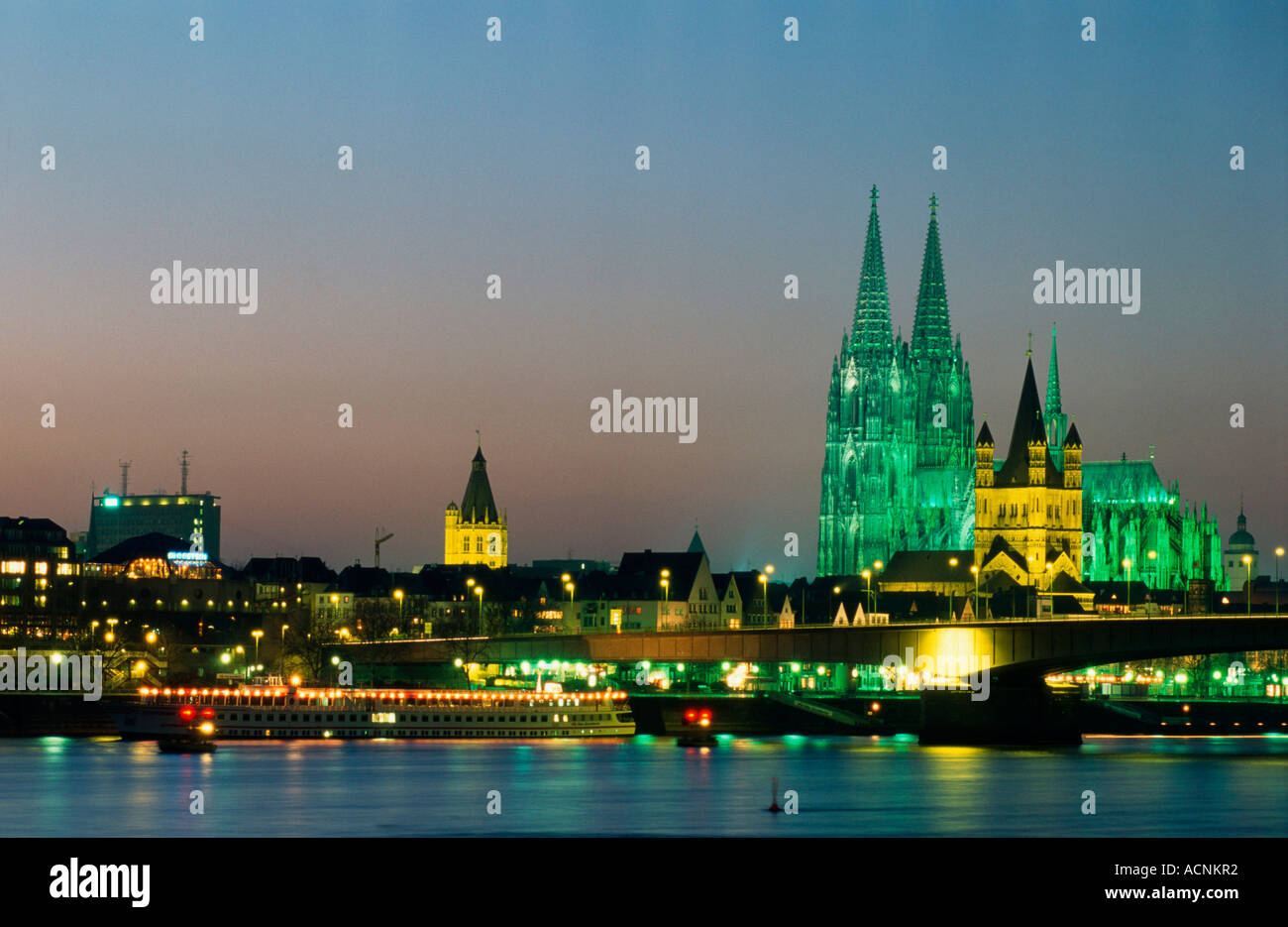 View on Cologne at night Stock Photo - Alamy