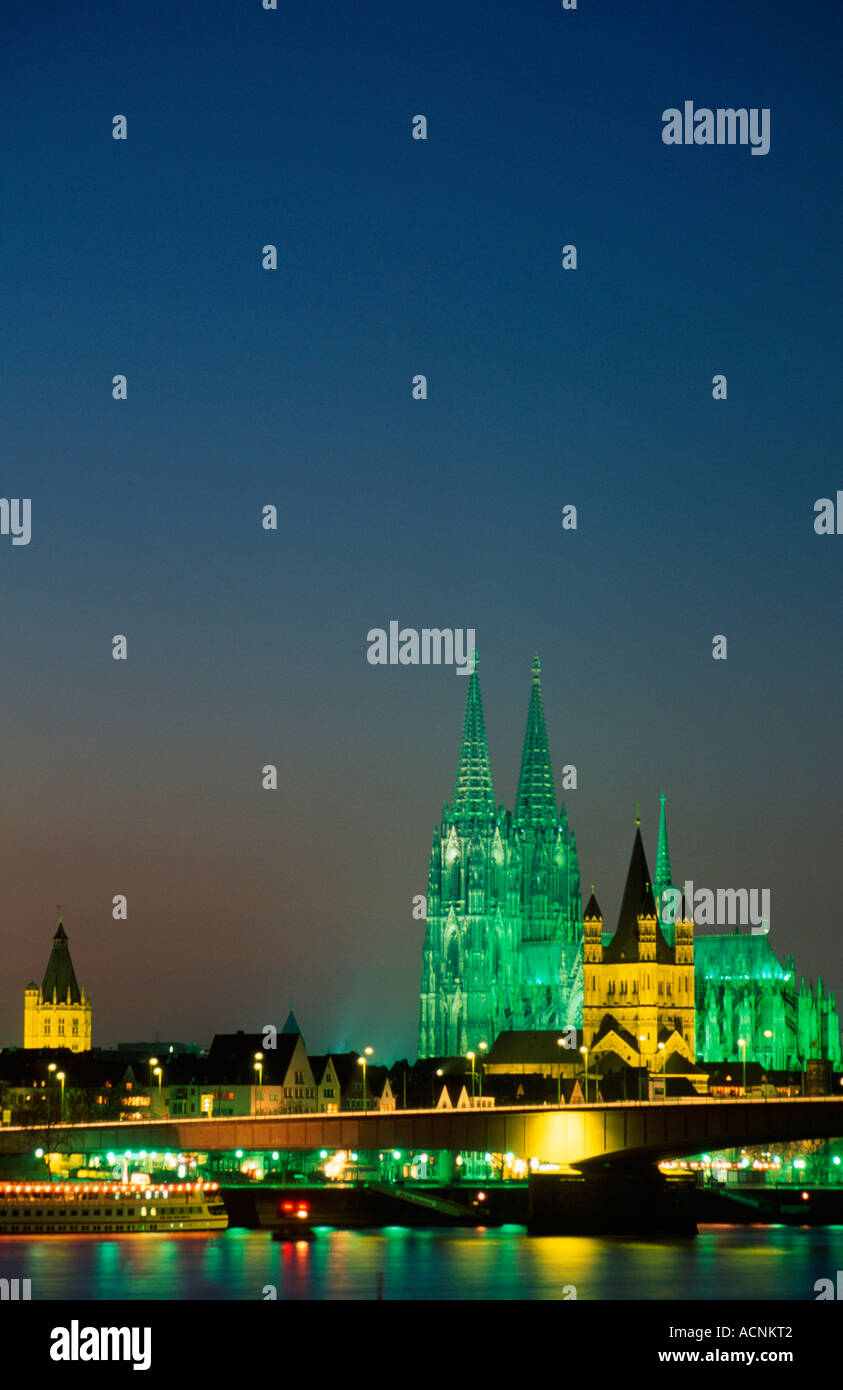 View on Cologne at night Stock Photo - Alamy