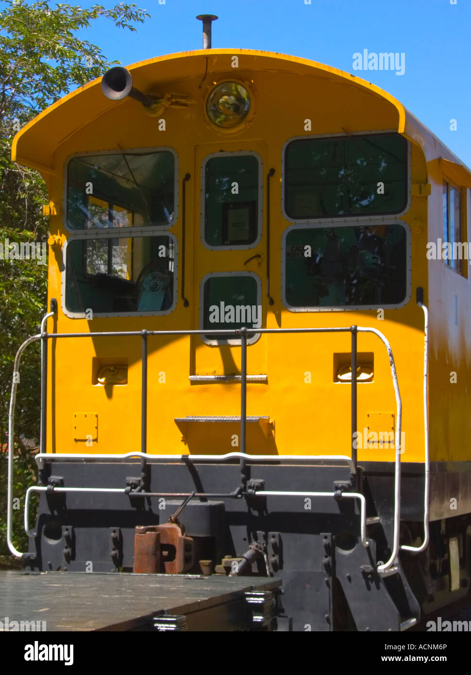 Yellow caboose hi-res stock photography and images - Alamy