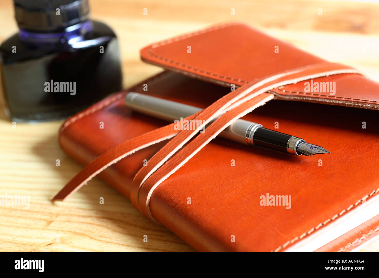 Ink pot and pen hi-res stock photography and images - Alamy