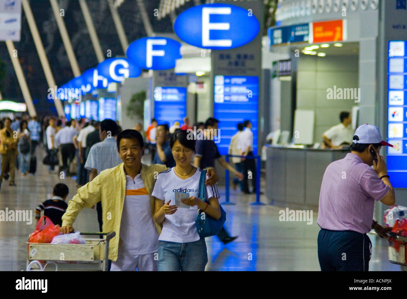 Asian Couple Walking through Departures Area of PVG Pudong ...
