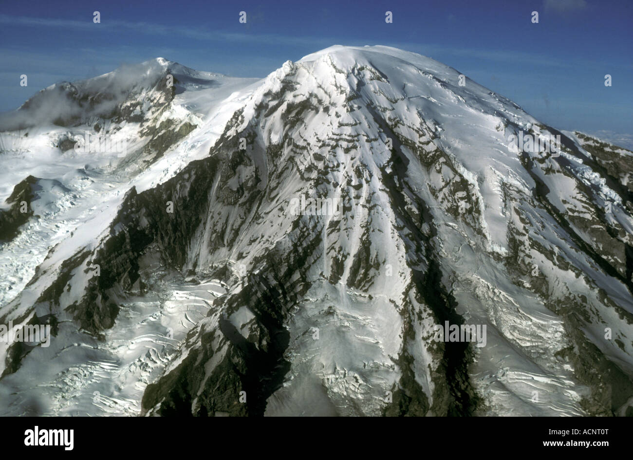 Mountain range aerial cascades hi-res stock photography and images - Alamy