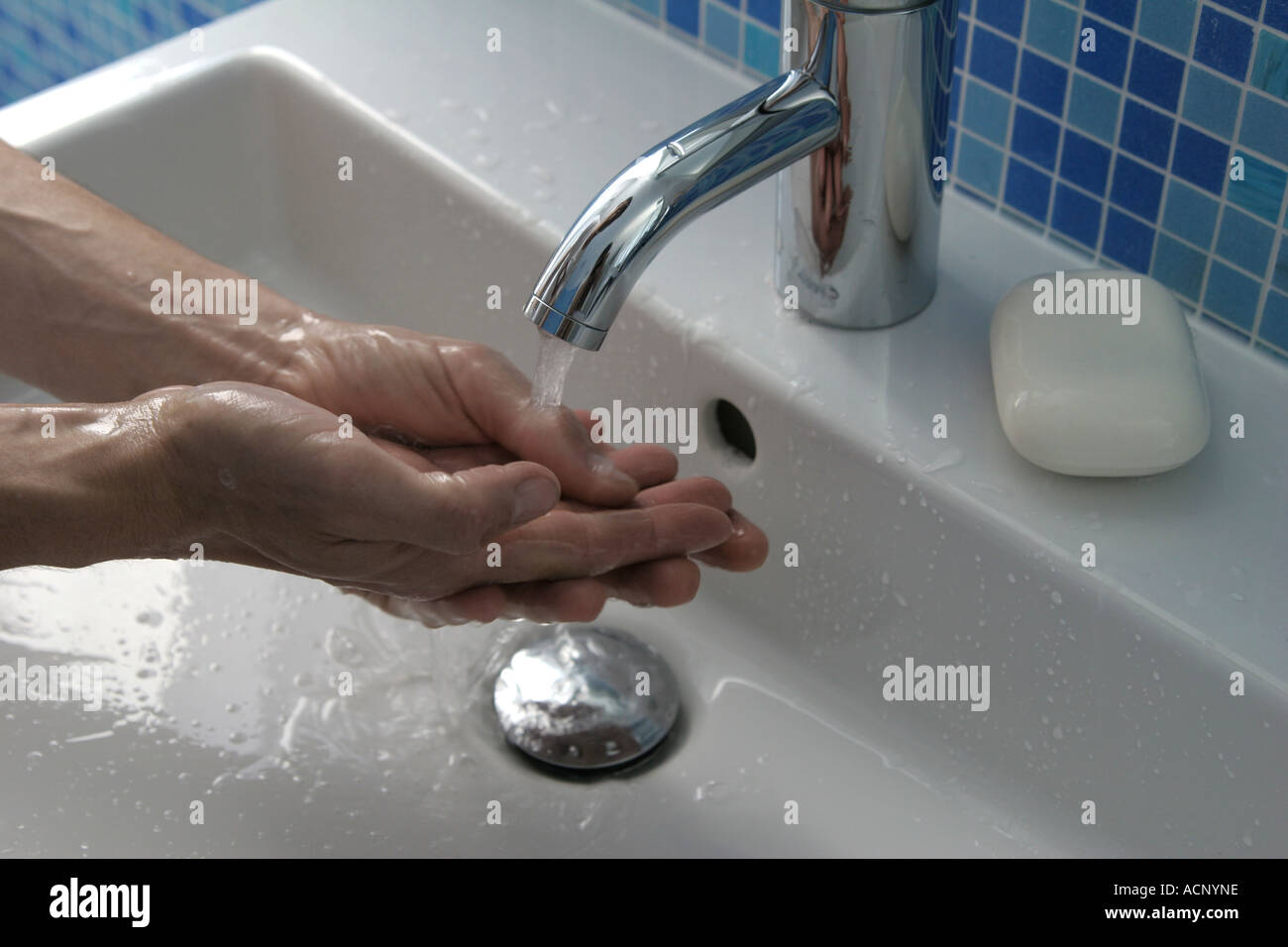 Hande waschen hi-res stock photography and images - Alamy