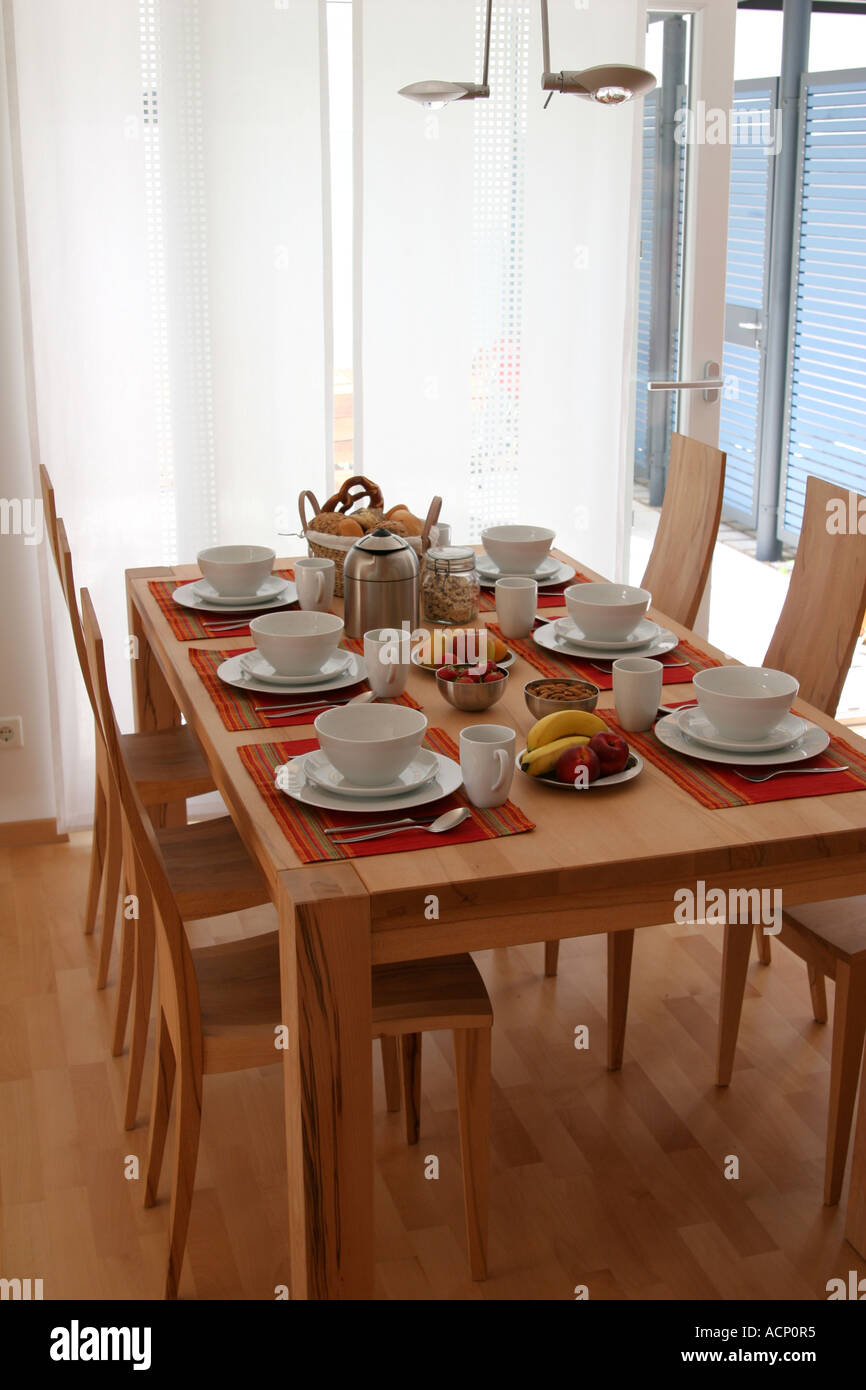 Gedeckter tisch hi-res stock photography and images - Alamy