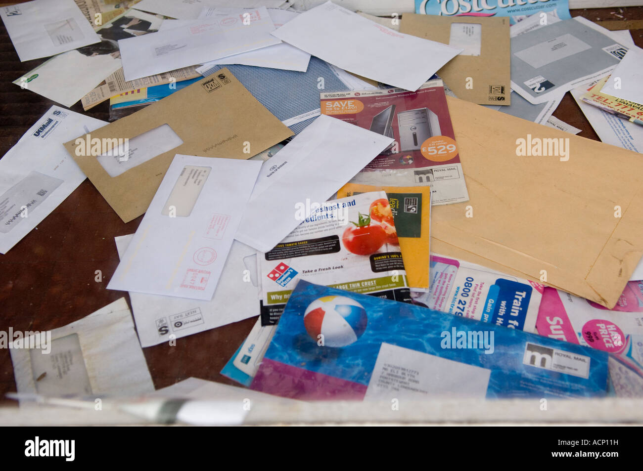 Unopened letters hi-res stock photography and images - Alamy