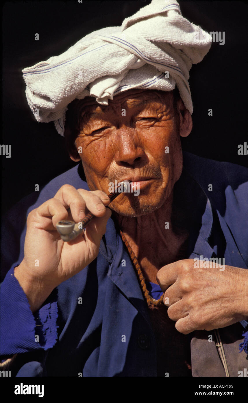 Farmer smoking hi-res stock photography and images - Alamy