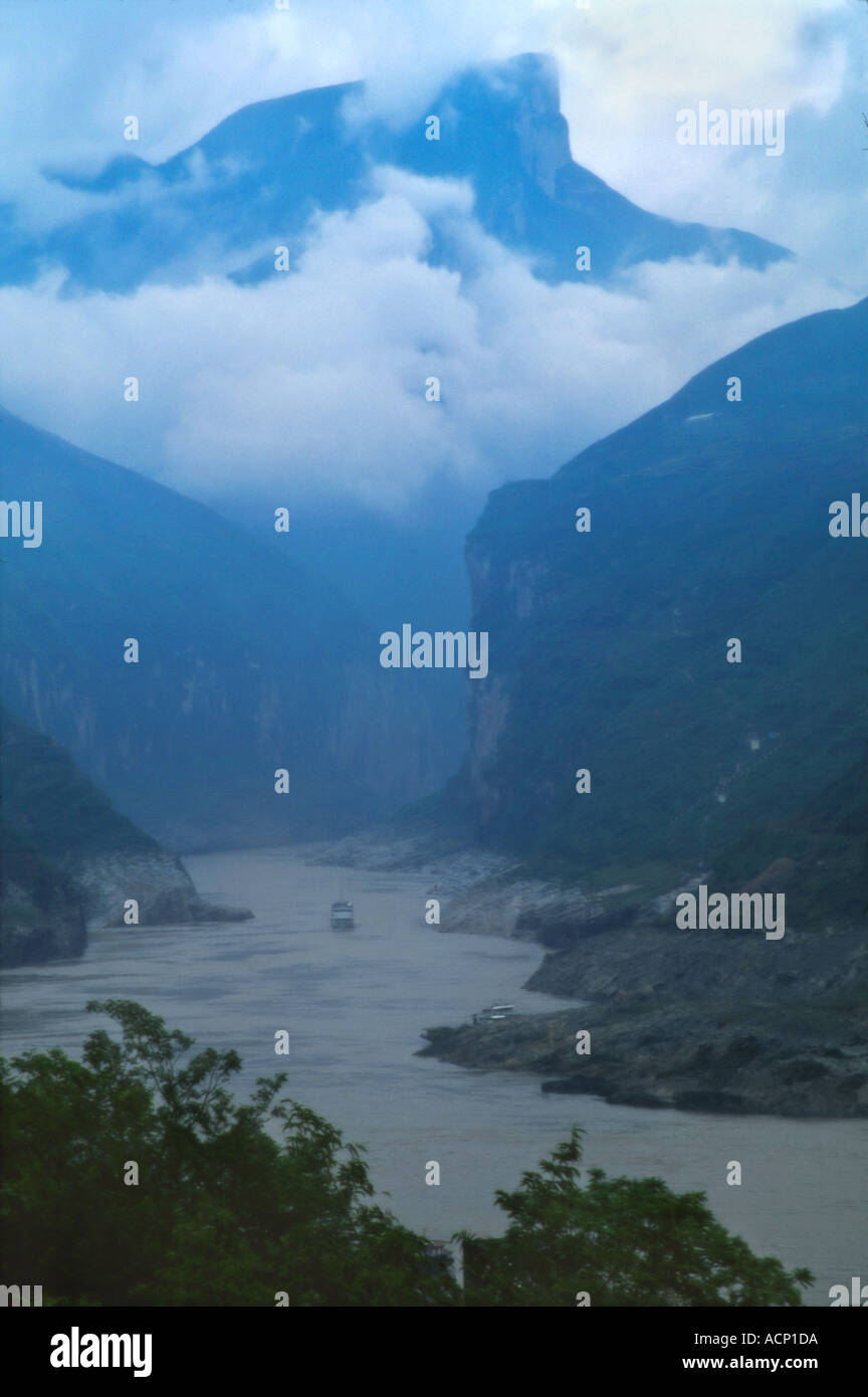 Landscape of Kui Men entrance to Qutang Gorge the Three Gorges Yangtze ...