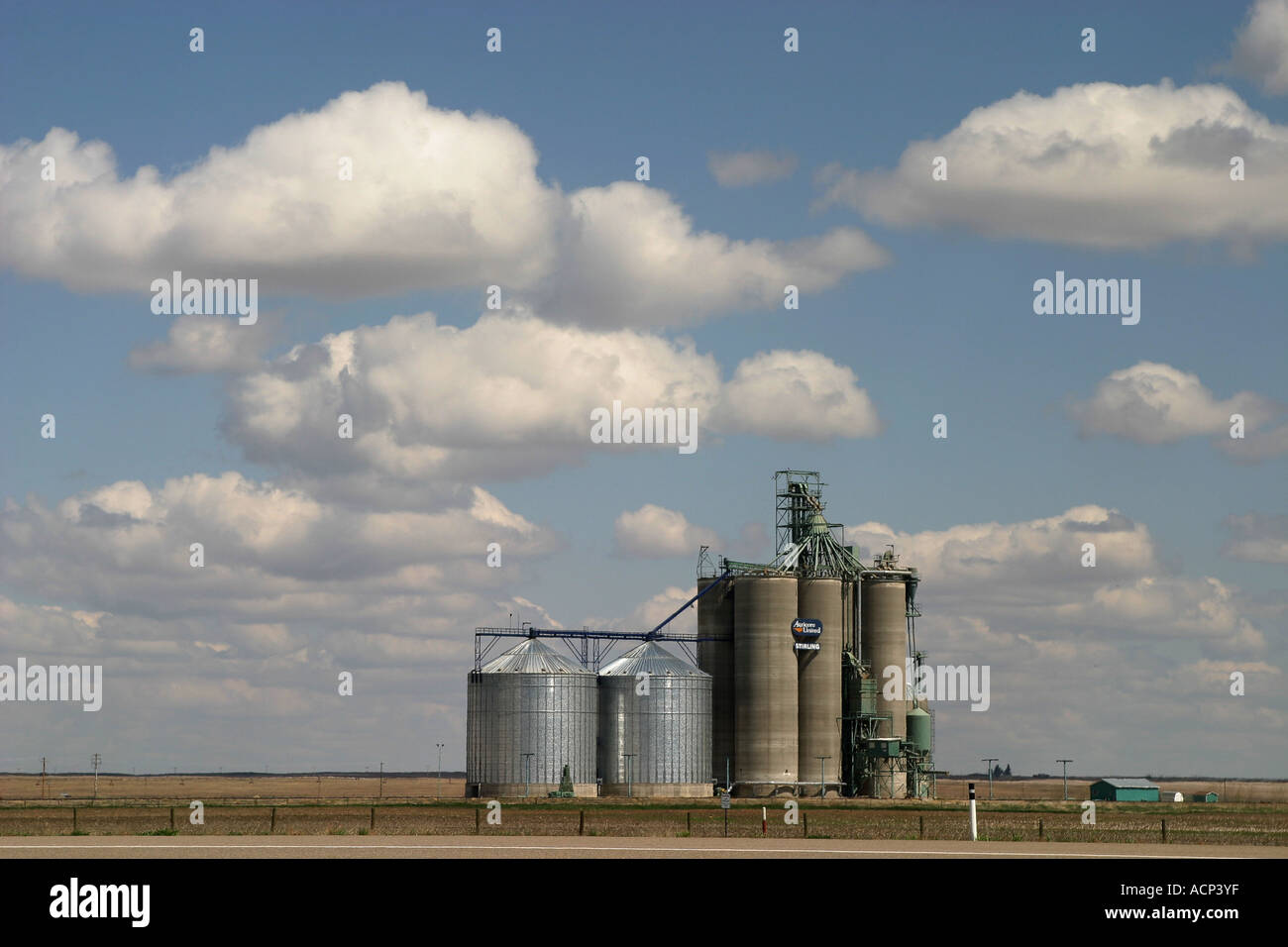 Row Of Grain Elevators High Resolution Stock Photography and Images - Alamy