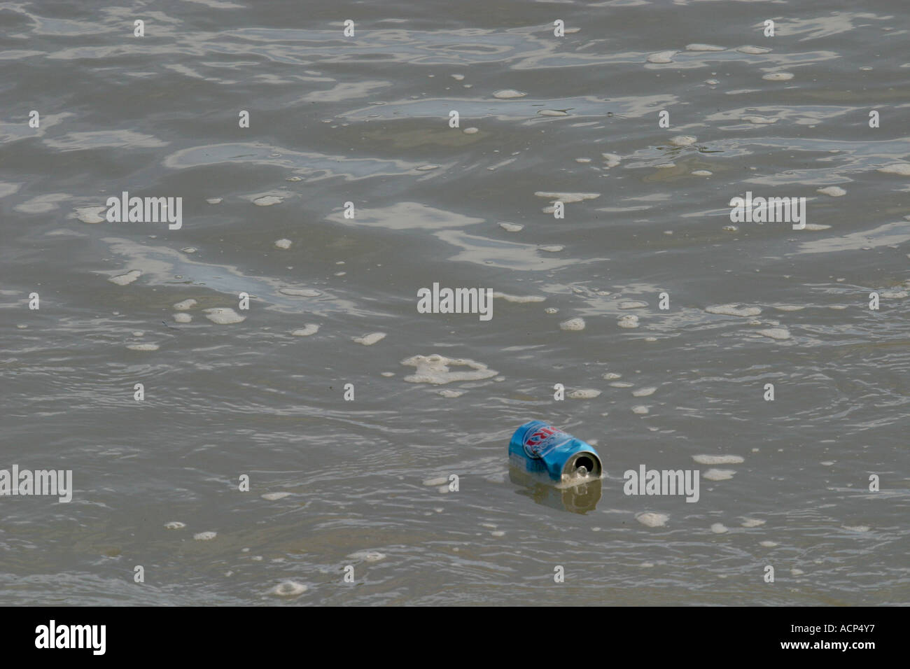 GARBAGE; Empty pop can floating down the river Stock Photo - Alamy