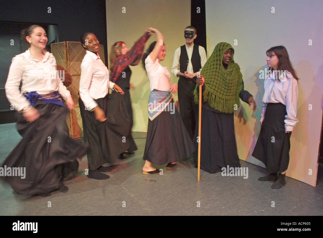 School drama class hi-res stock photography and images - Alamy