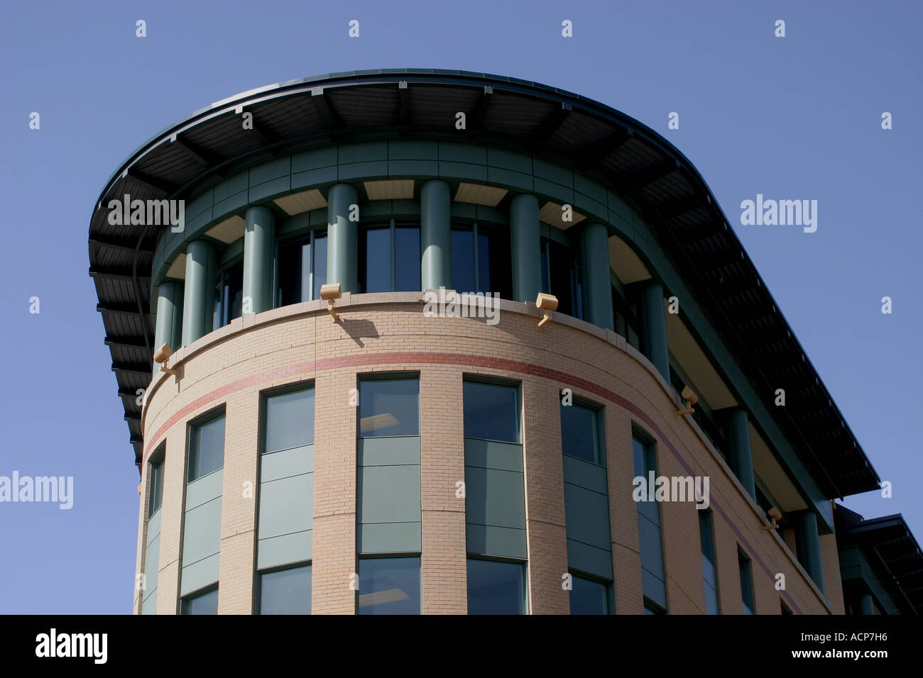 Horizontal vertical curved lines hi-res stock photography and images ...