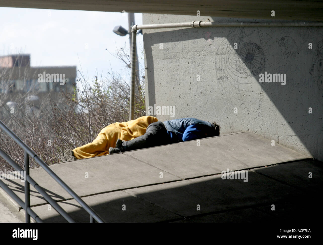 Under the bridge hi-res stock photography and images - Alamy