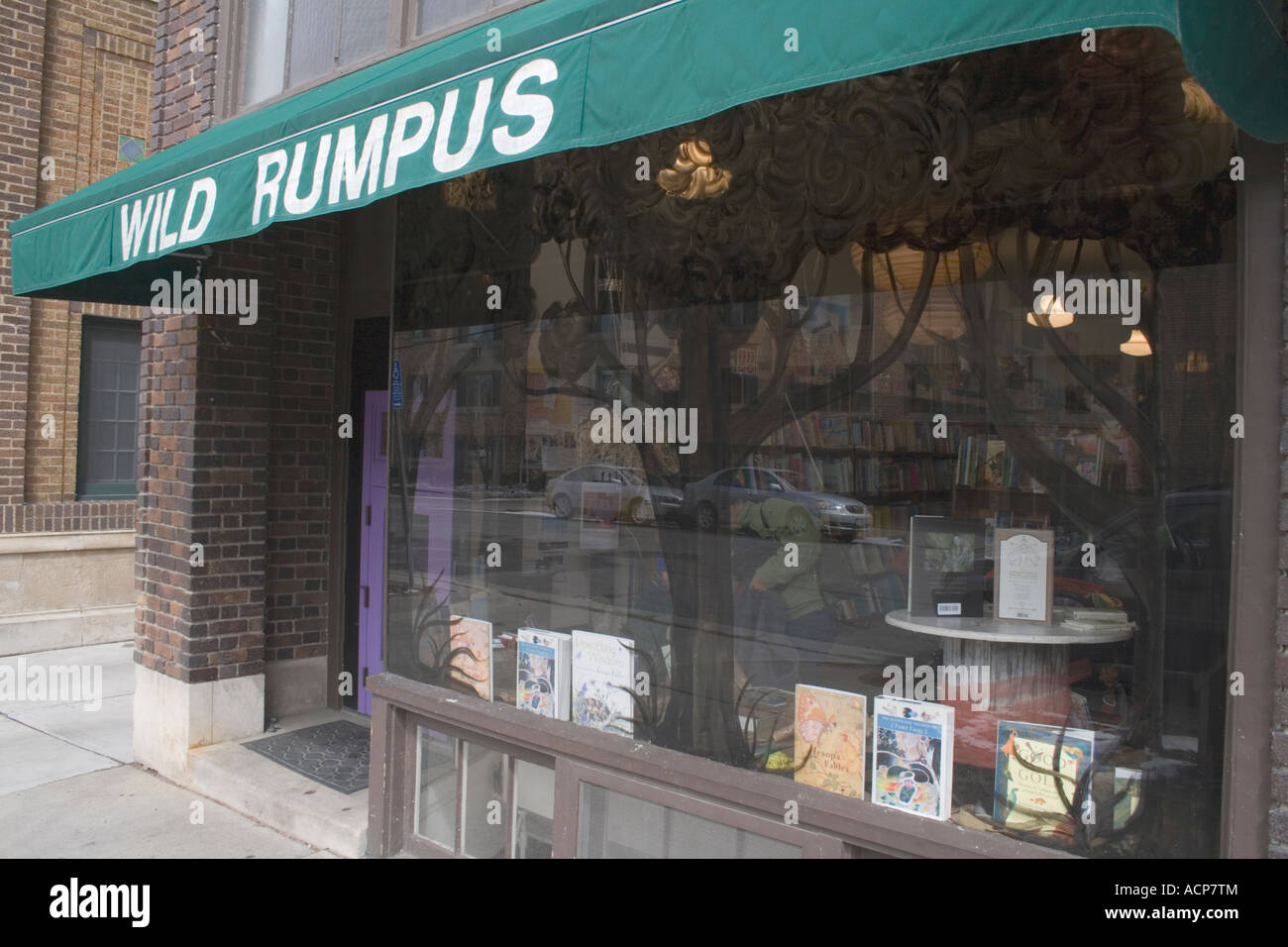 Storefront bookstore awning books hi-res stock photography and images ...