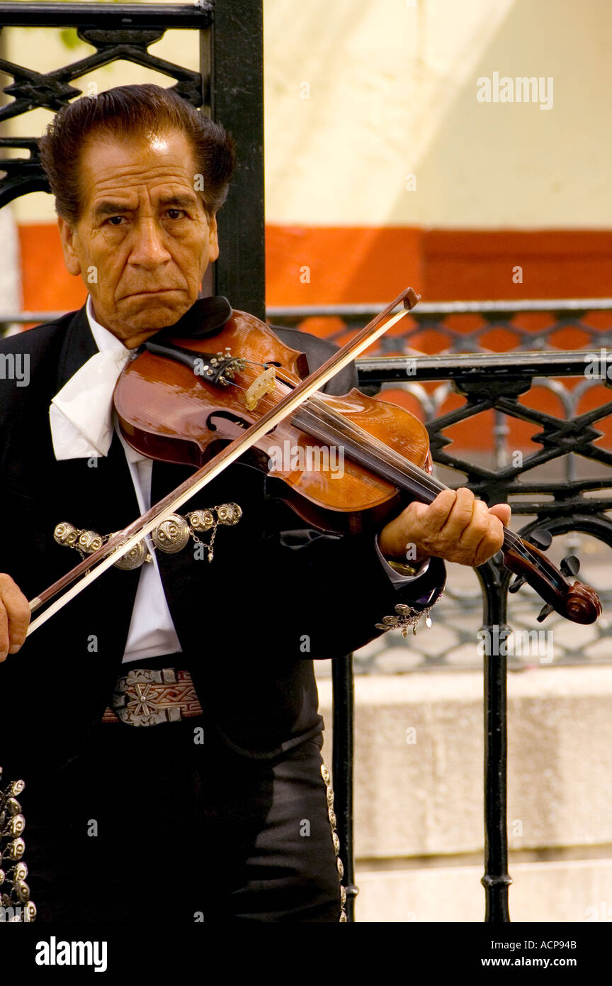 Guitarra violín hi-res stock photography and images - Alamy