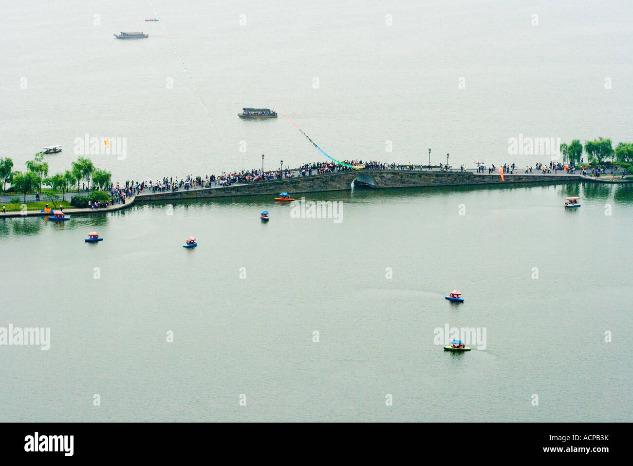 Ancient Stone Bridge on Bai Di Causeway in Xi Hu Lake Hangzhou China ...