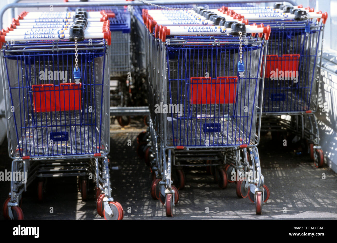 Overflowing shopping cart hi-res stock photography and images - Alamy