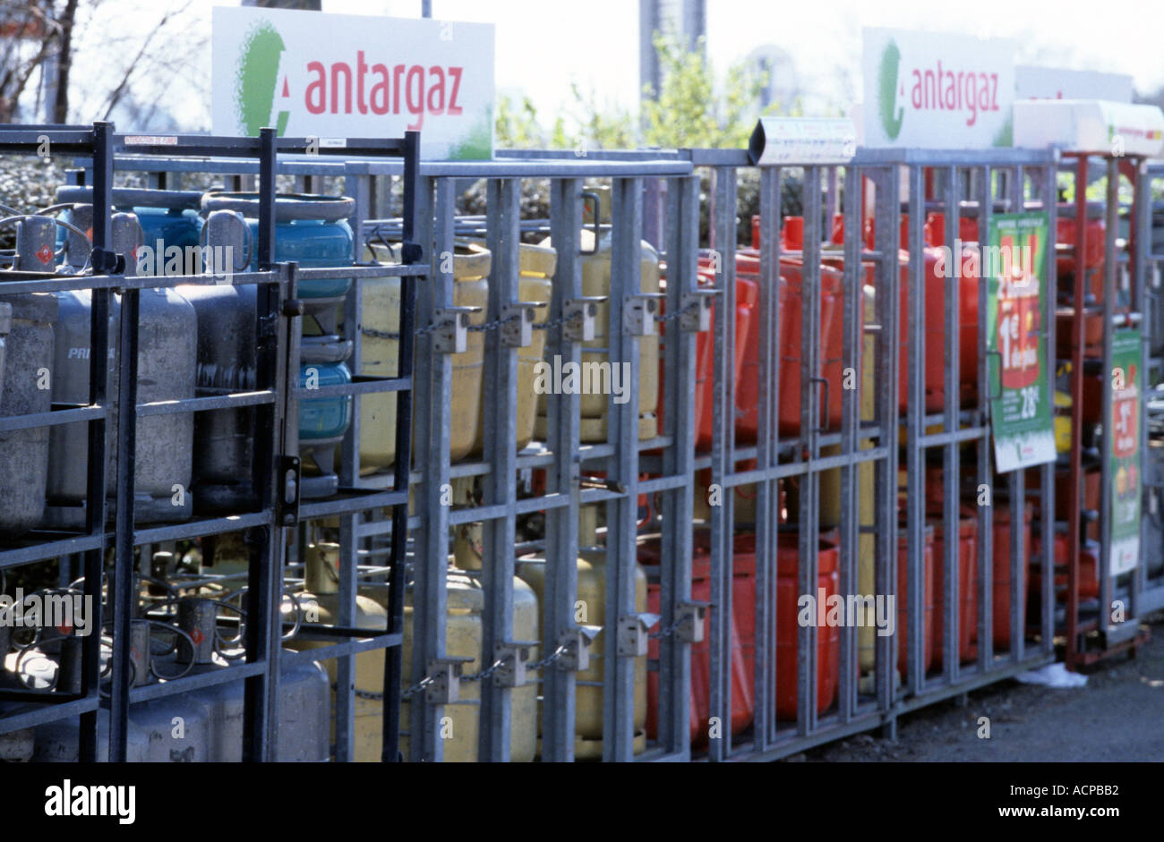 Red pipes storage tanks hi-res stock photography and images - Alamy