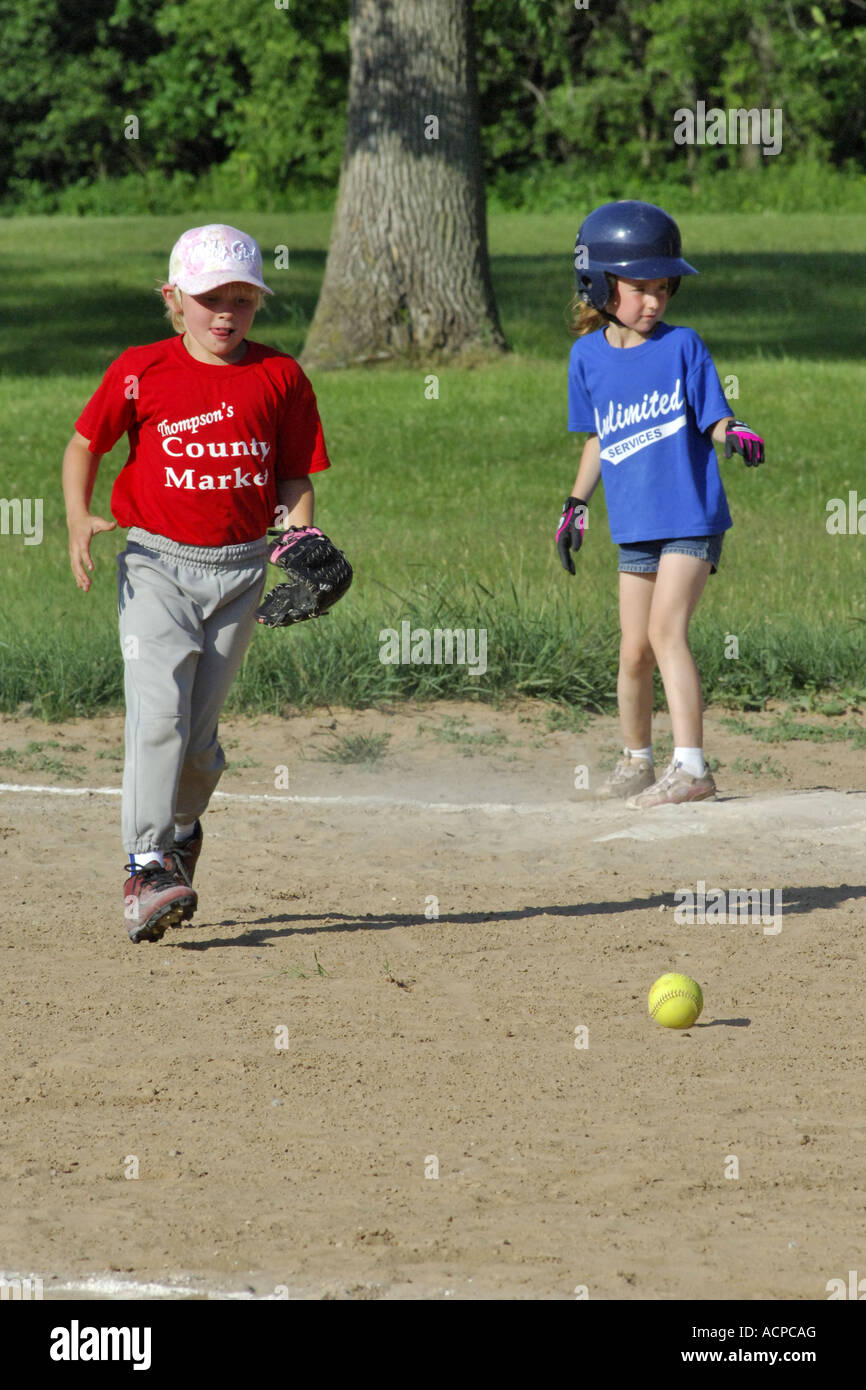 Softball junior team hi-res stock photography and images - Alamy