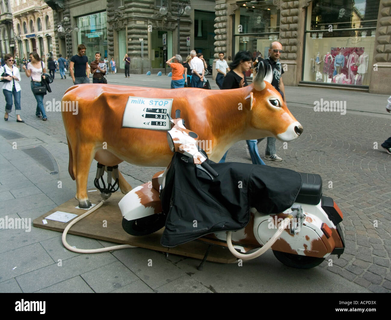 mucca urbana urban cow - by the artisti brigitta latis - Cow Parade ...