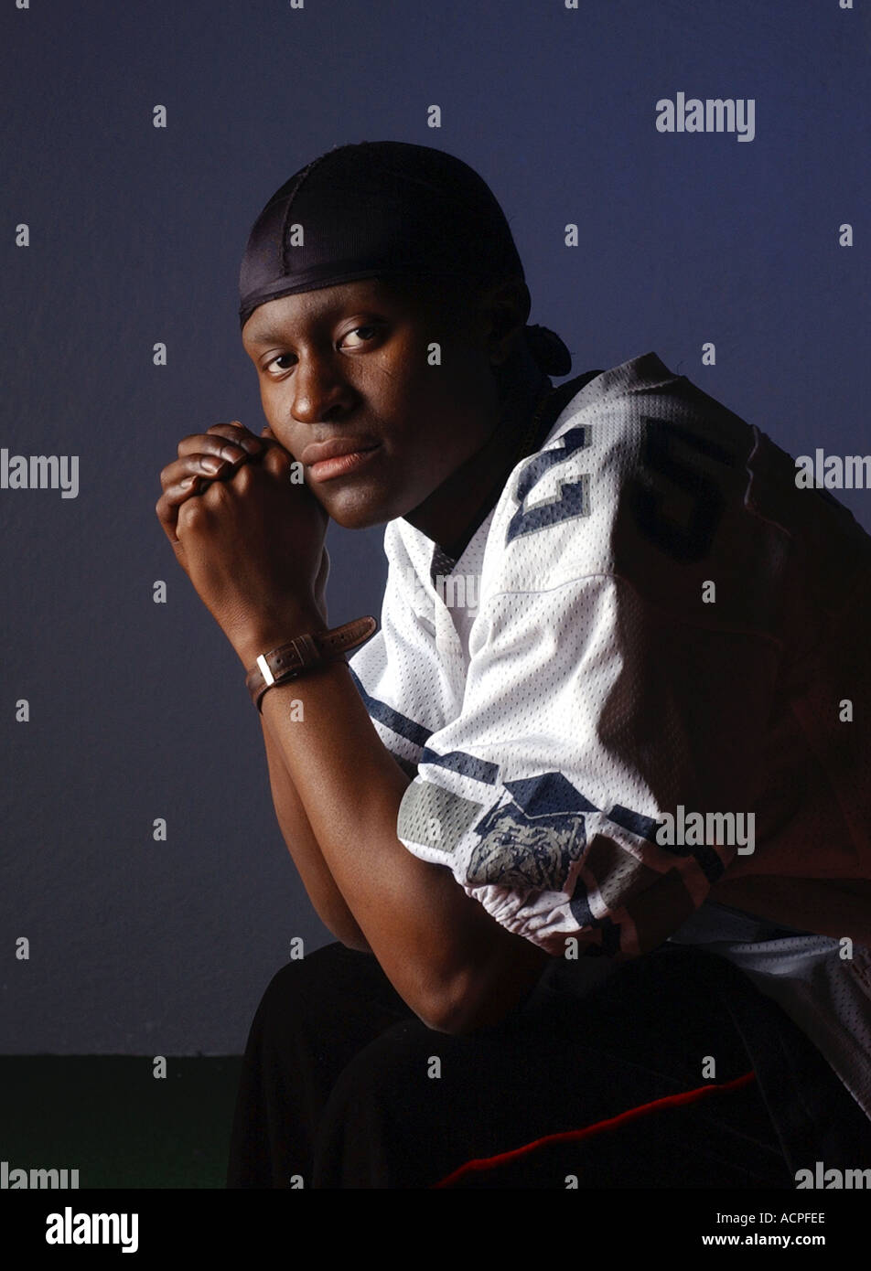 African athlete chair hi-res stock photography and images - Alamy