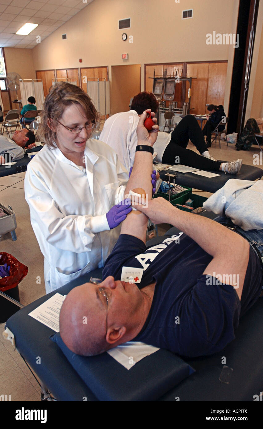 Giving blood hi-res stock photography and images - Alamy