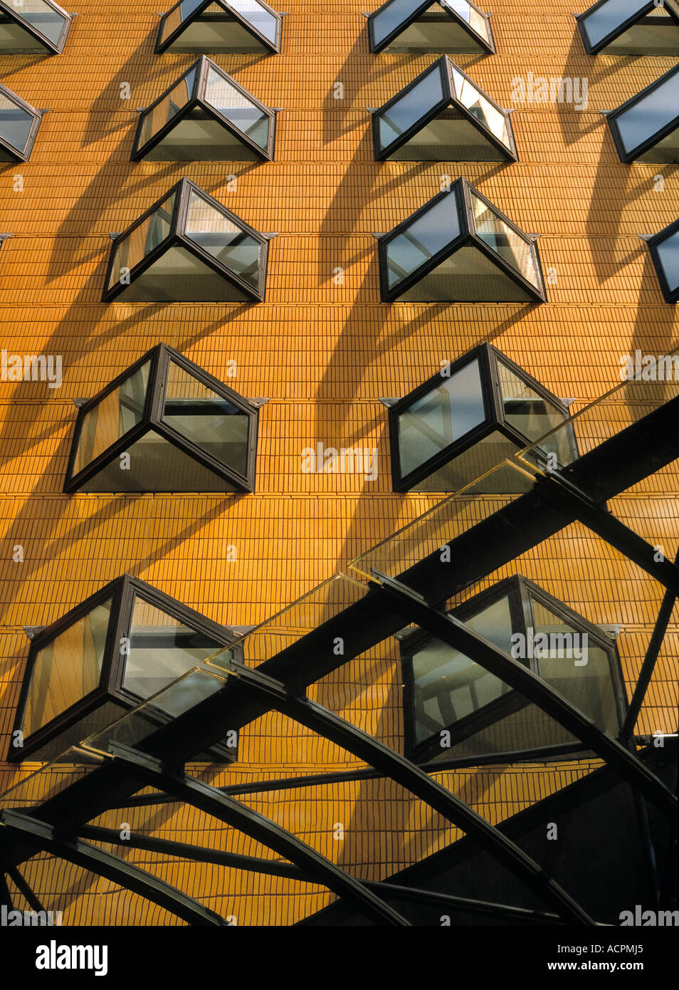 London house windows hi-res stock photography and images - Alamy