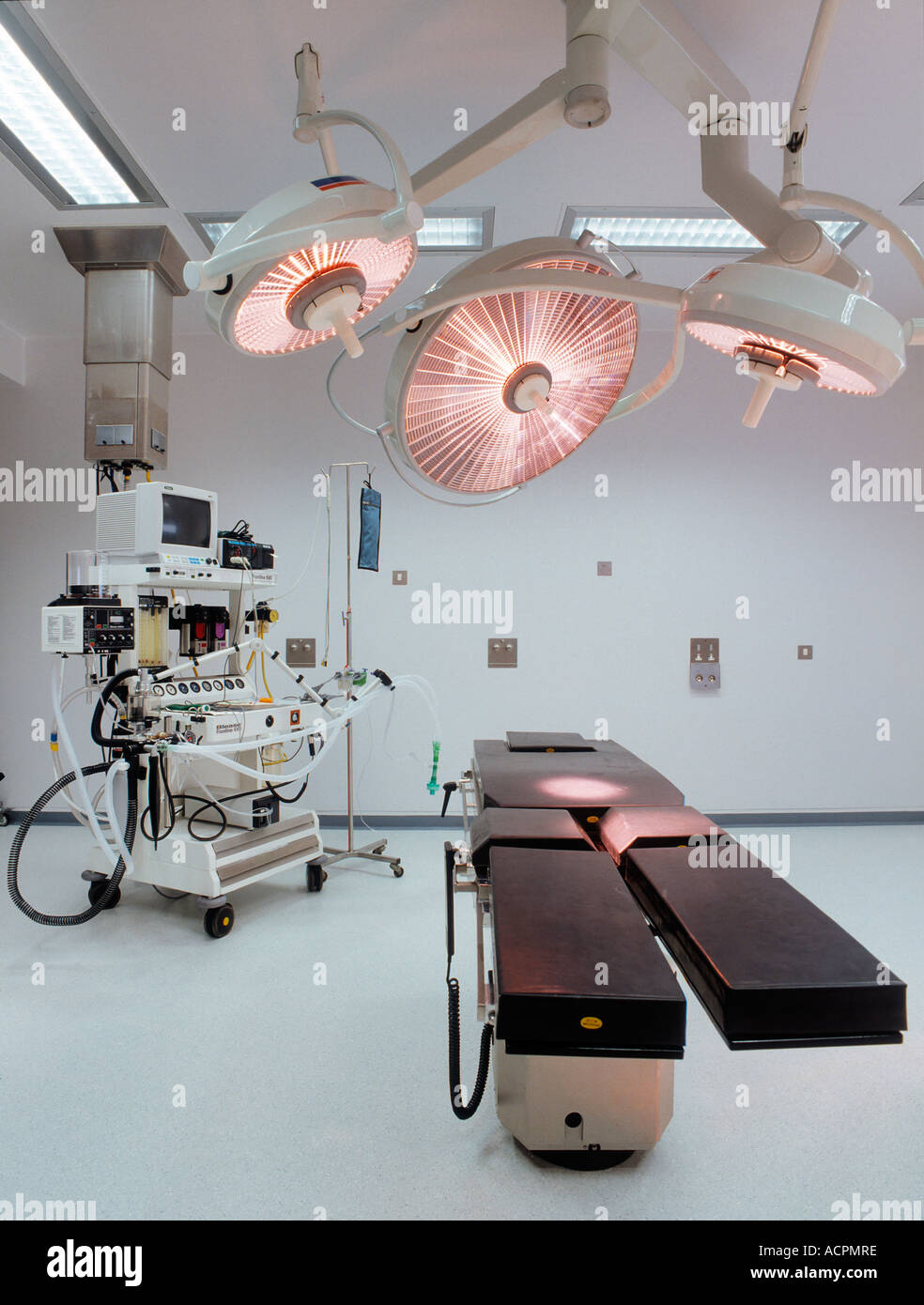 Hospital theatre uk hi-res stock photography and images - Alamy
