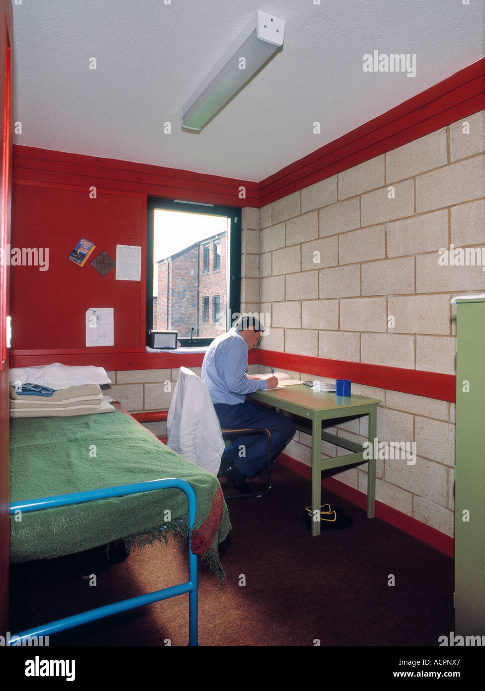 Prisoner uk cell hi-res stock photography and images - Alamy