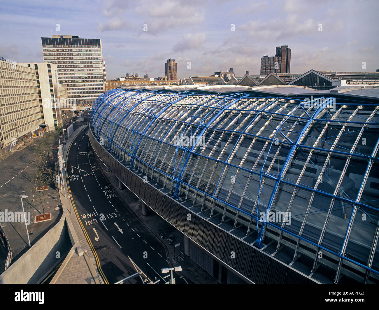 Glass canopy roof at Waterloo International Station Stock Photo - Alamy