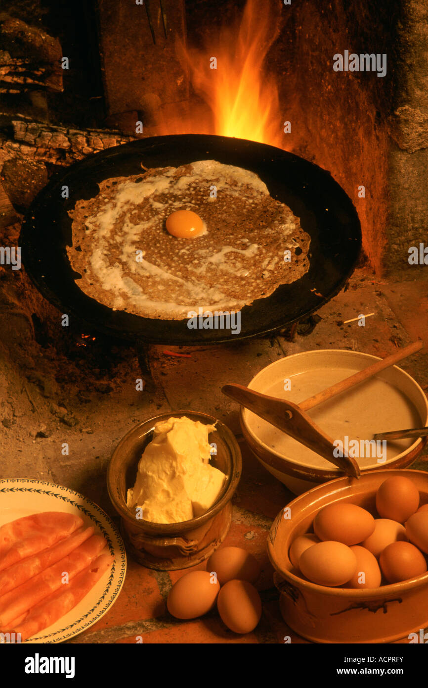 France Dinan creperie in rue du Petit Fort crepe making Stock Photo - Alamy