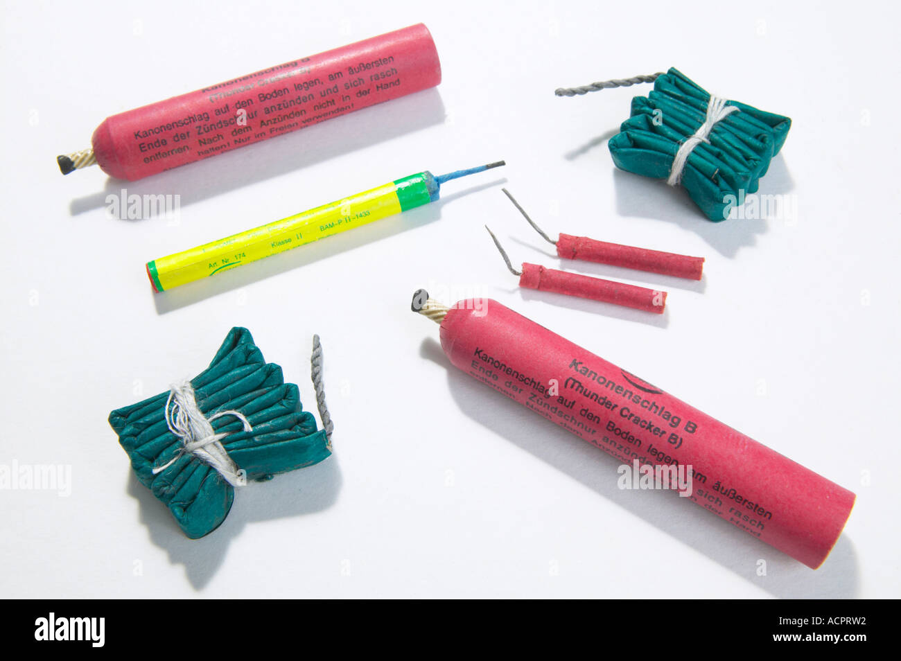 Firecrackers hi-res stock photography and images - Alamy
