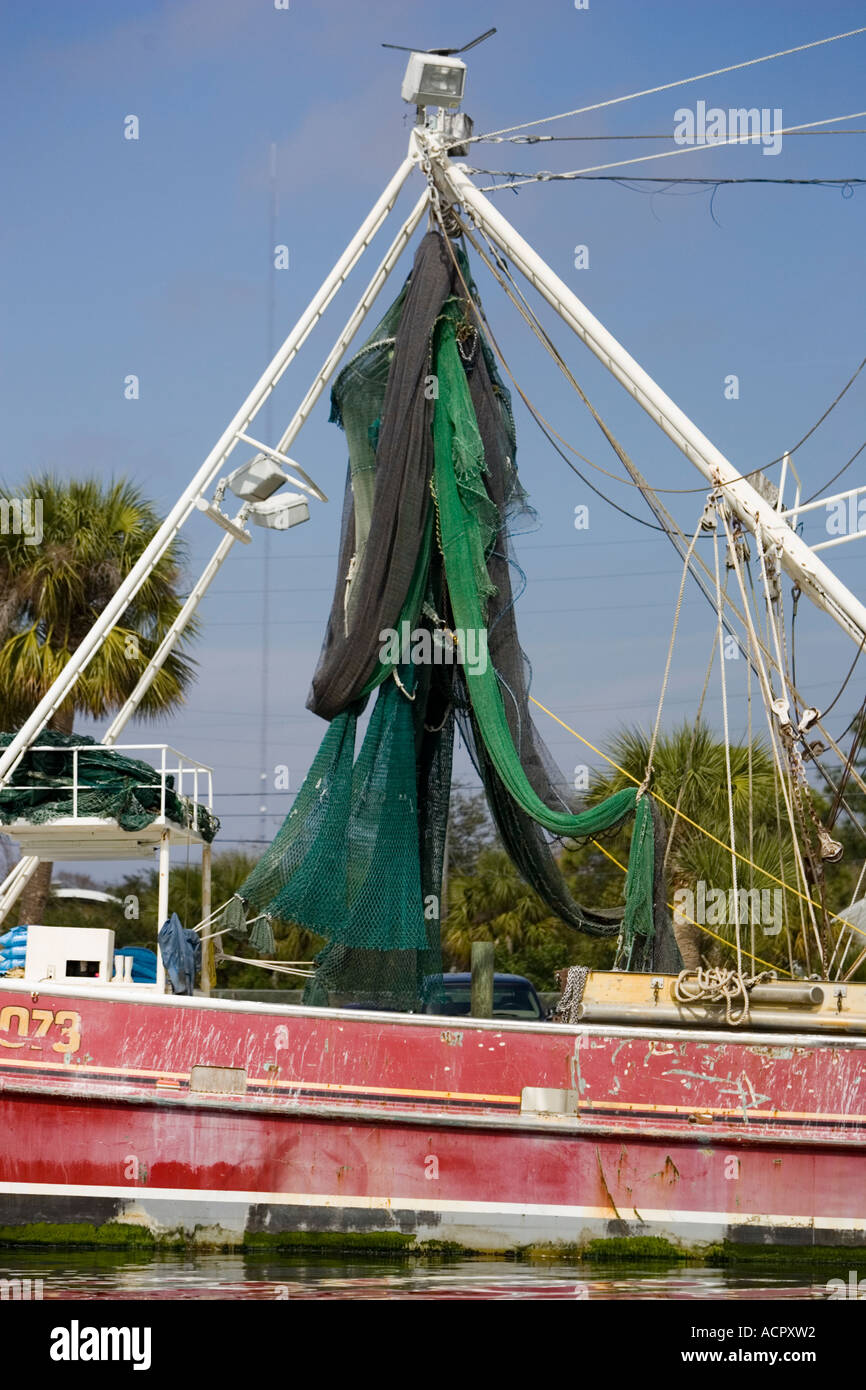 Mast and netting on a shrimp boat Stock Photo - Alamy