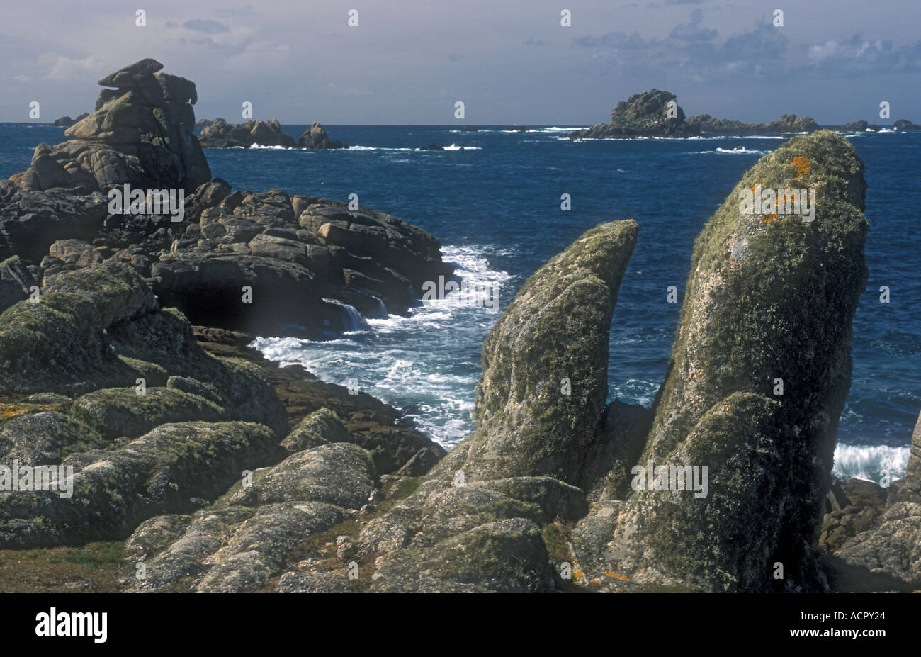 GRANITE SHORELINE AND THE ATLANTIC OCEAN BRYHER, ISLES OF SCILLY Stock ...