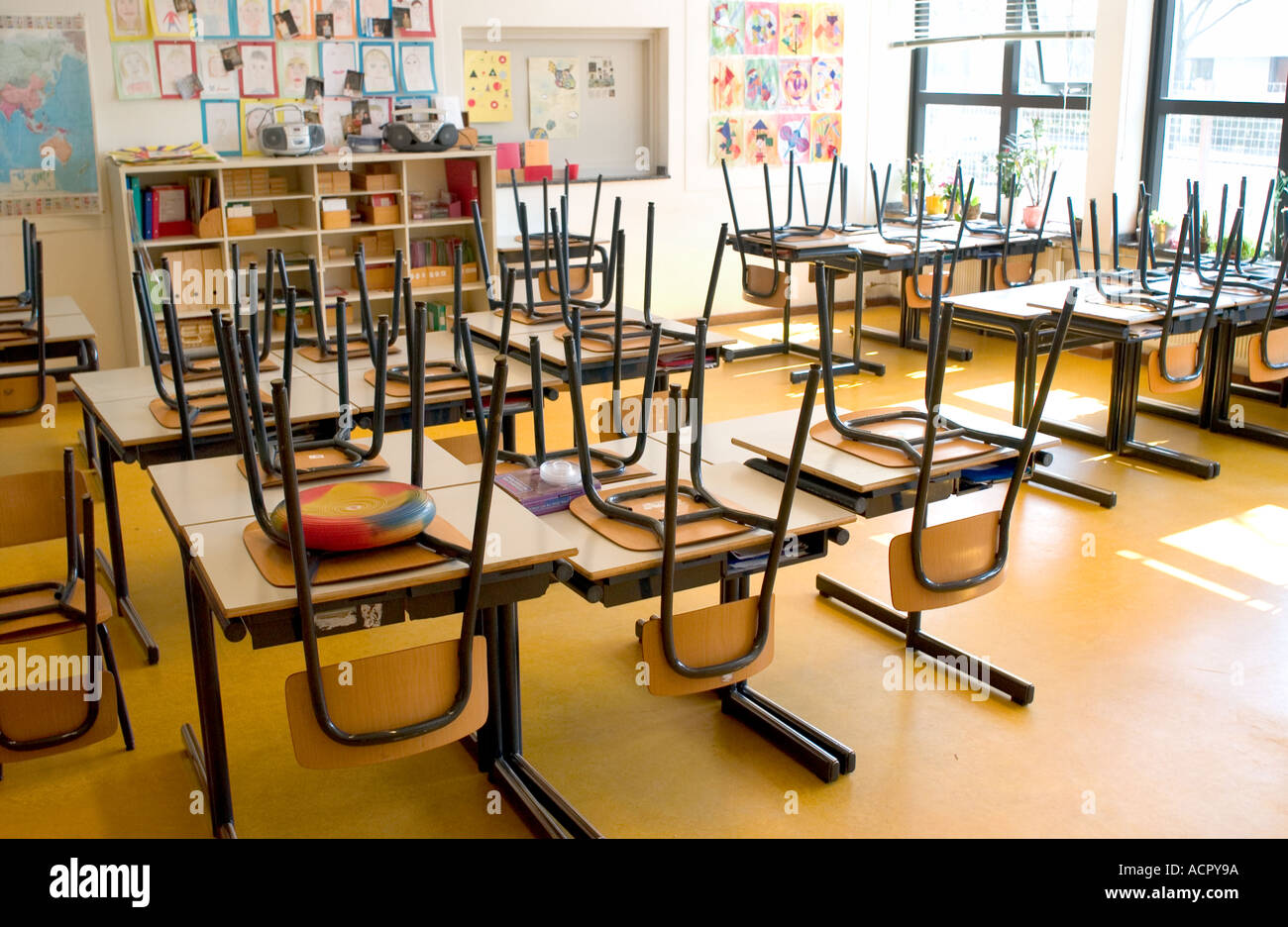 Empty school class Stock Photo - Alamy