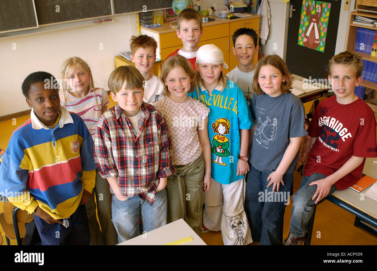 Group of students in elementary school Stock Photo - Alamy