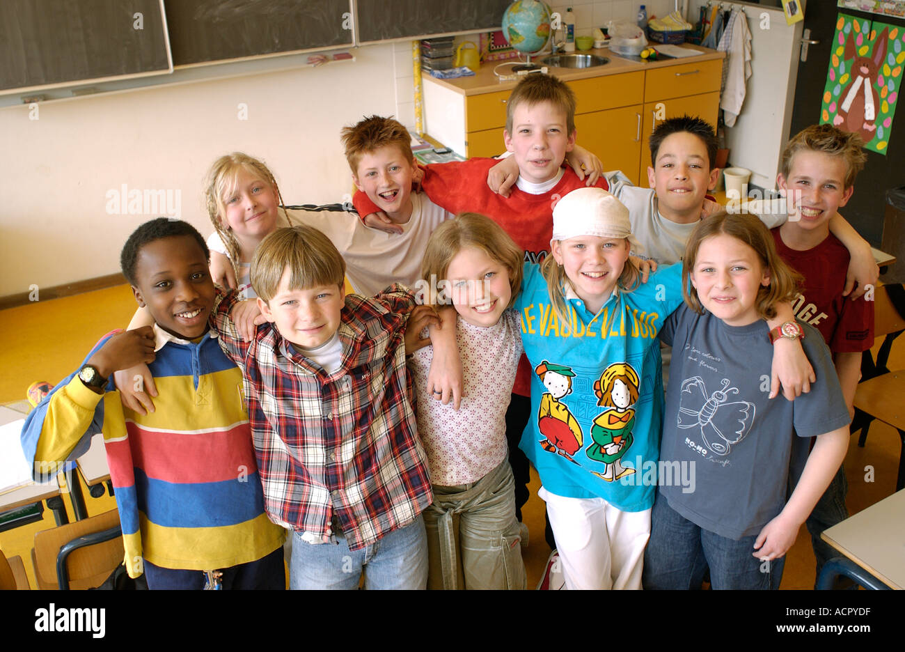 Group of students in elementary school Stock Photo - Alamy