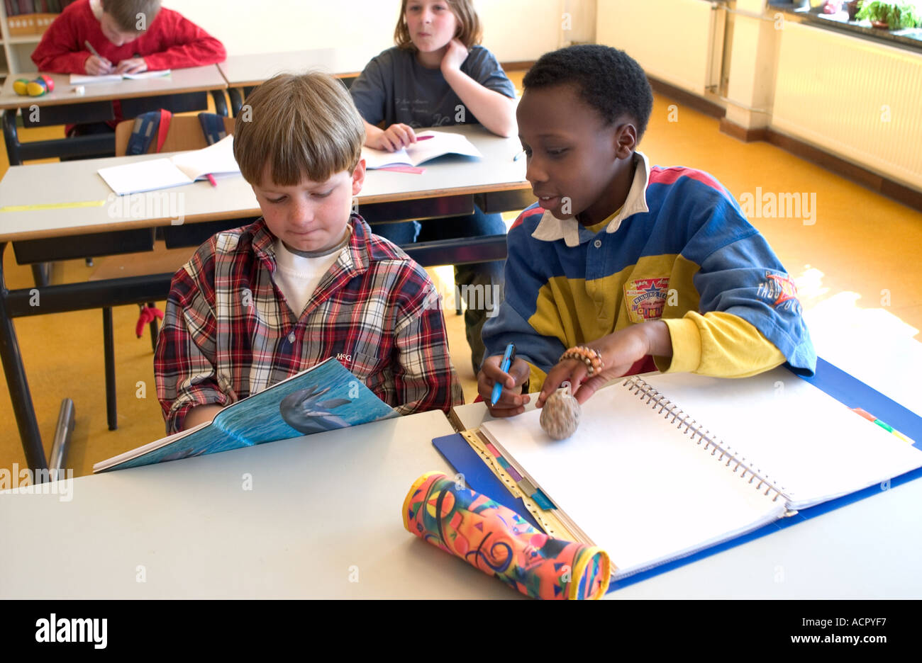 Children classroom talk hi-res stock photography and images - Alamy